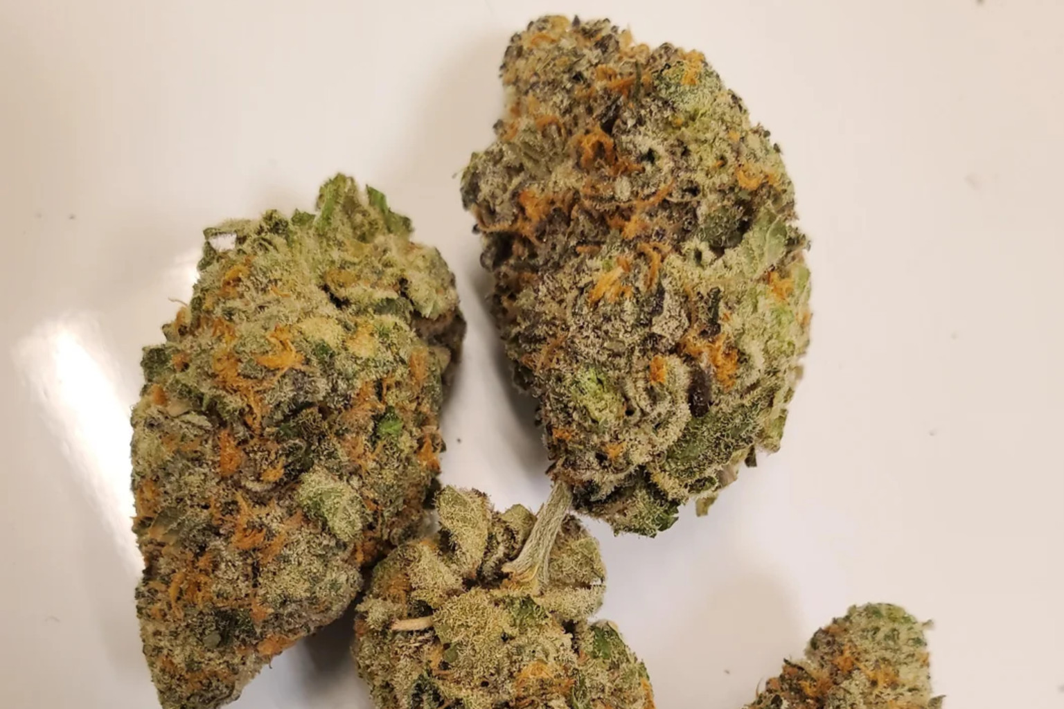 Strawberry Mochi Weed Strain Information: Effects, Genetics, and ...